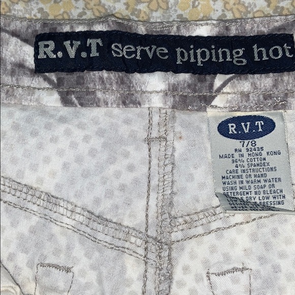 RVT | Pants & Jumpsuits | Nwt Rvt Print Serve Piping Hot Capri Pants ...